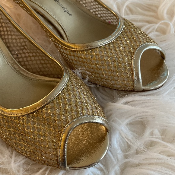 Adrianna Papell | Shoes | Adrianna Papell Boutique Golden Heels | Poshmark